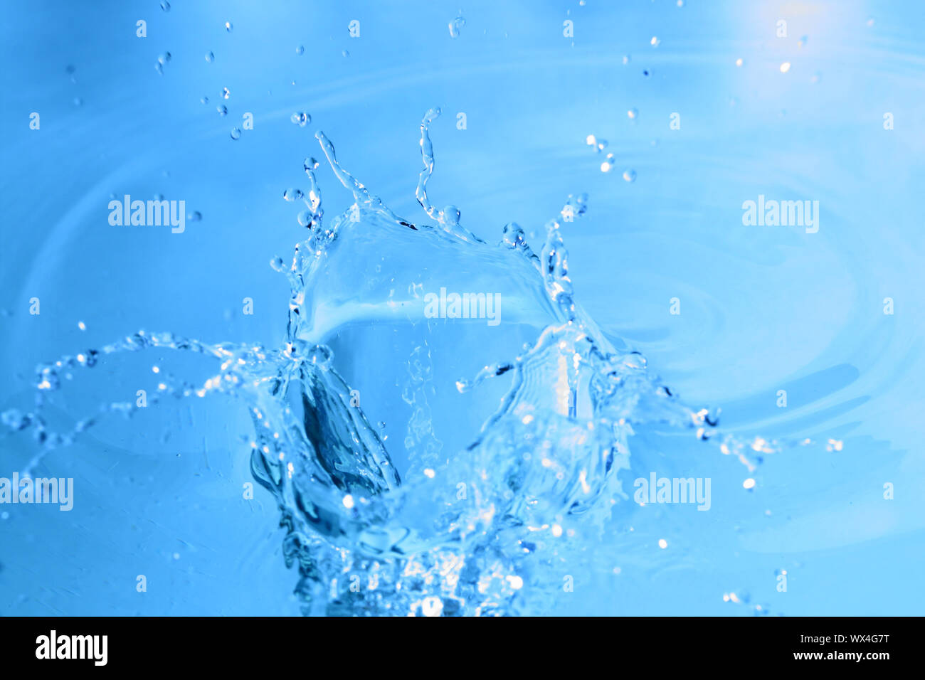 blue water splash macro close up Stock Photo - Alamy