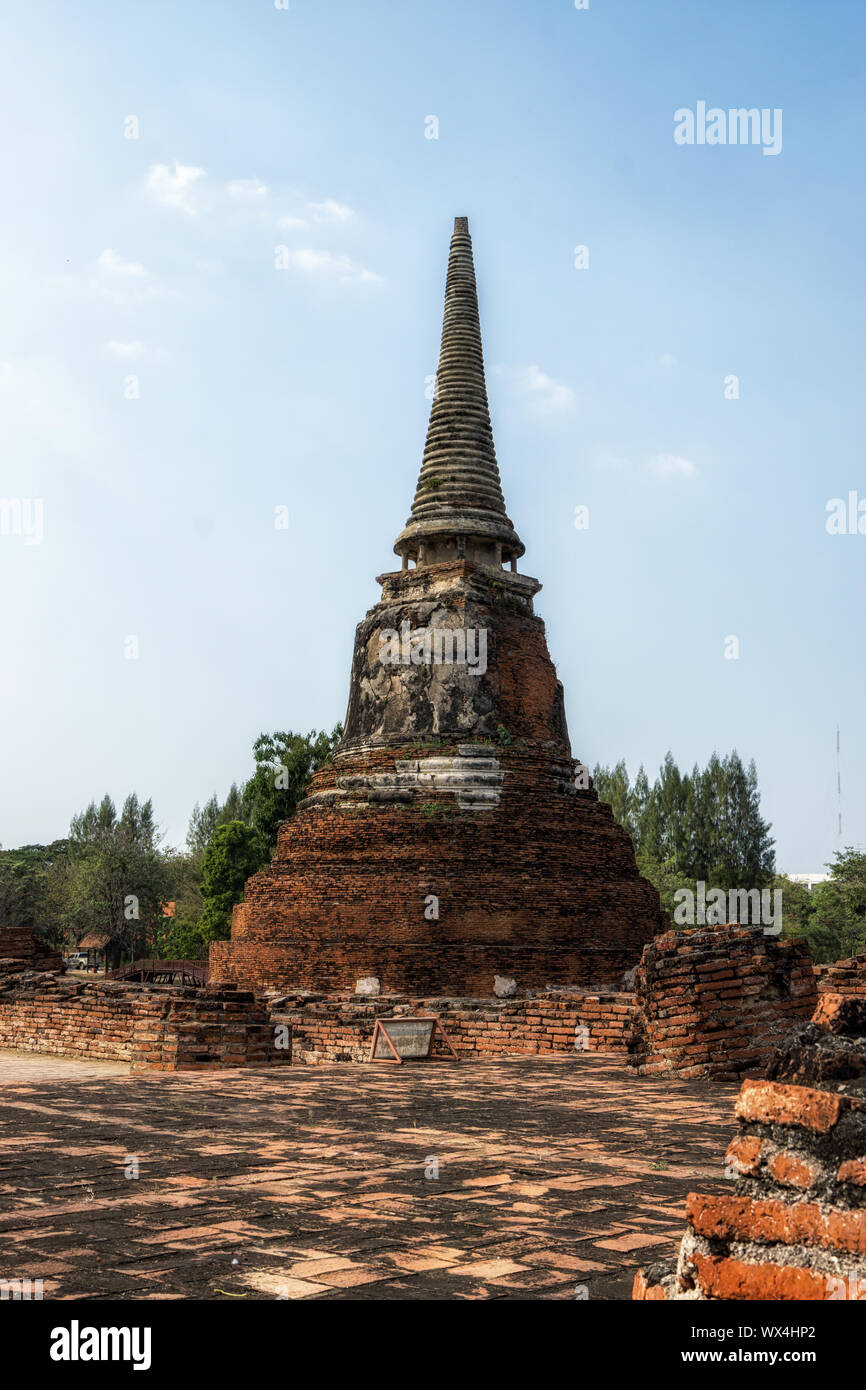 Wat Mahathat Prang and Chedi Stock Photo - Alamy