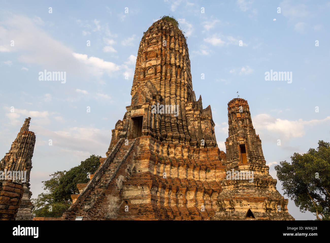 Prang and chedi hi-res stock photography and images - Alamy