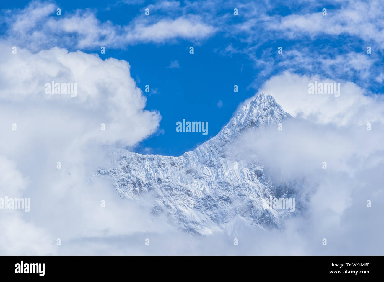 Blue mountain range aerial hi-res stock photography and images - Alamy
