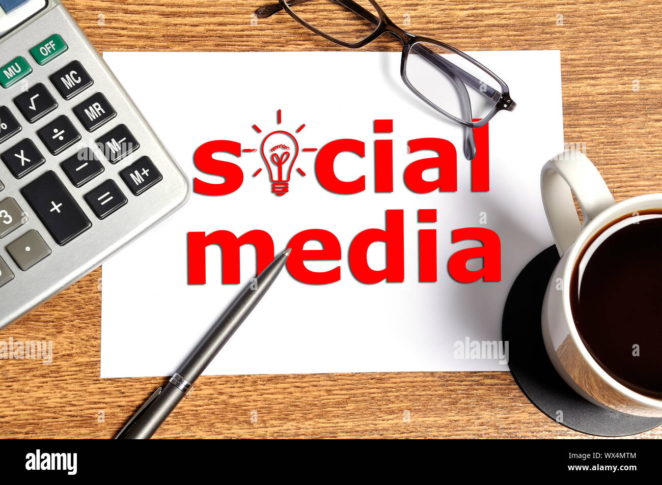Note social media on table businessman Stock Photo - Alamy