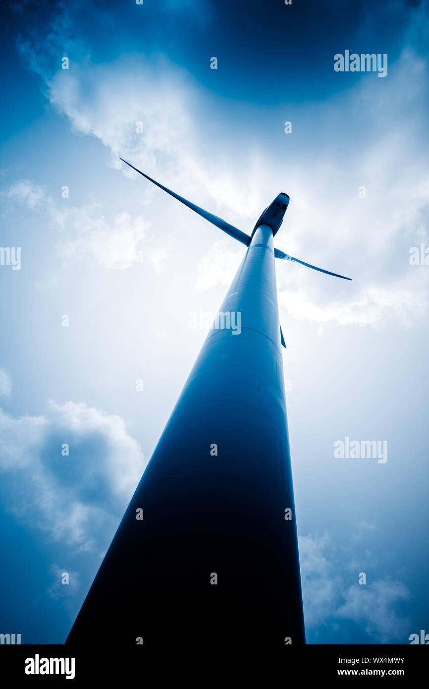 Wind cloud hi-res stock photography and images - Alamy