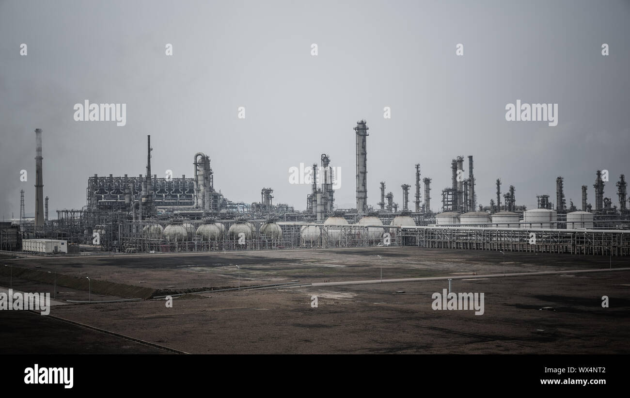 Chemical plant buildings hi-res stock photography and images - Alamy