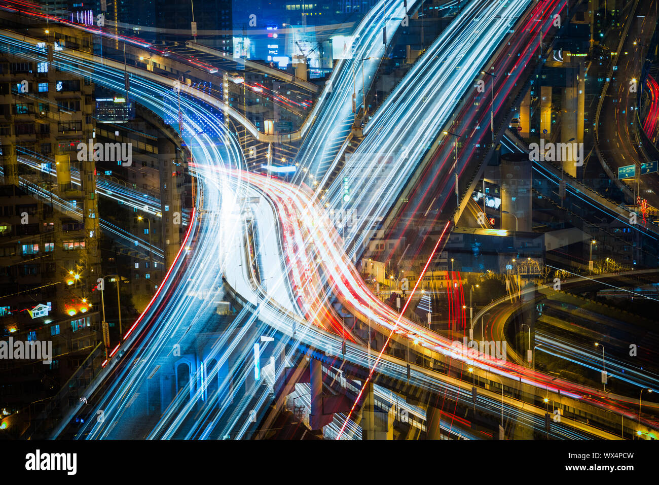 Light traffic at night expressway hi-res stock photography and images ...
