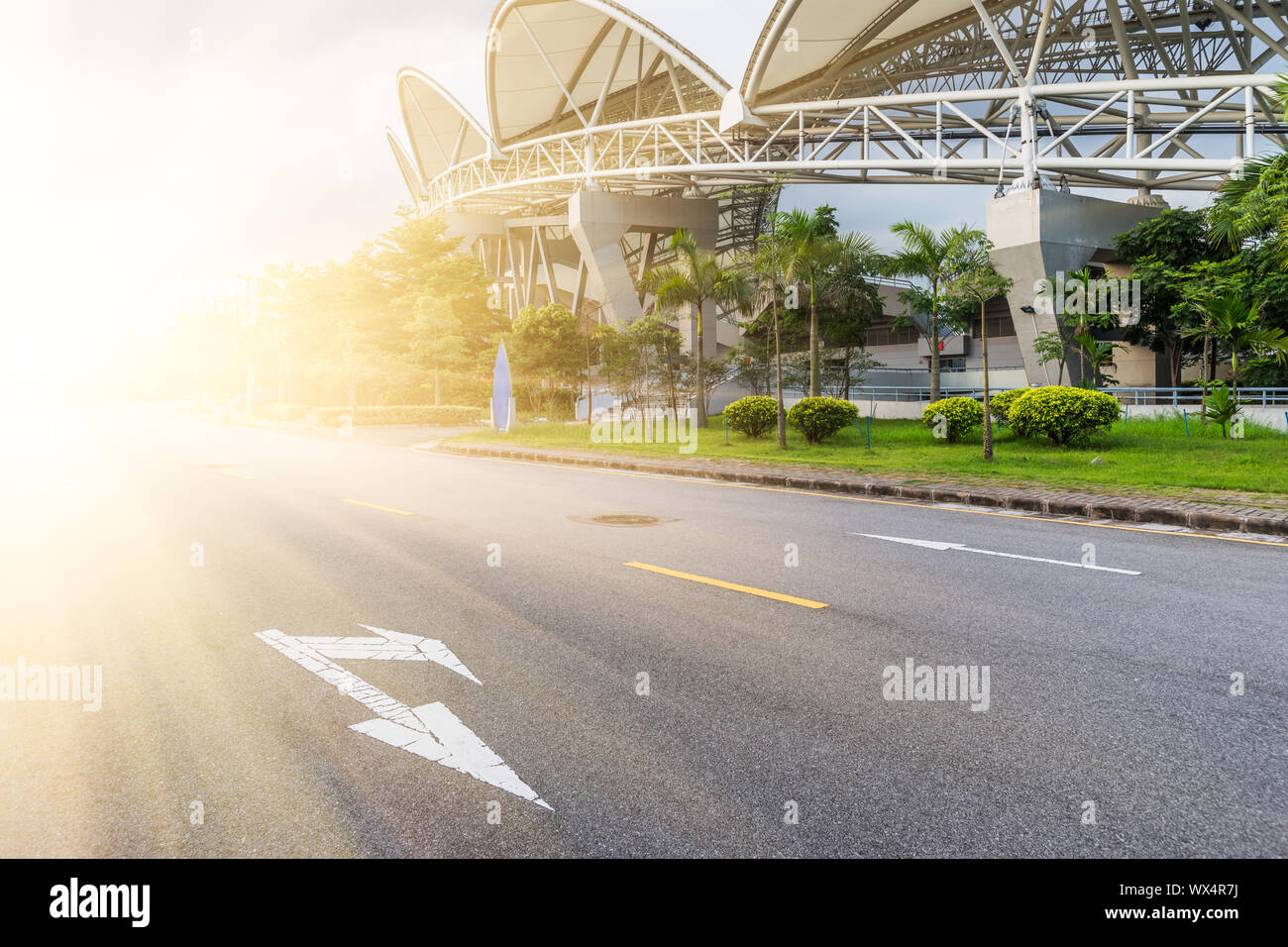 Empty street hi-res stock photography and images - Alamy