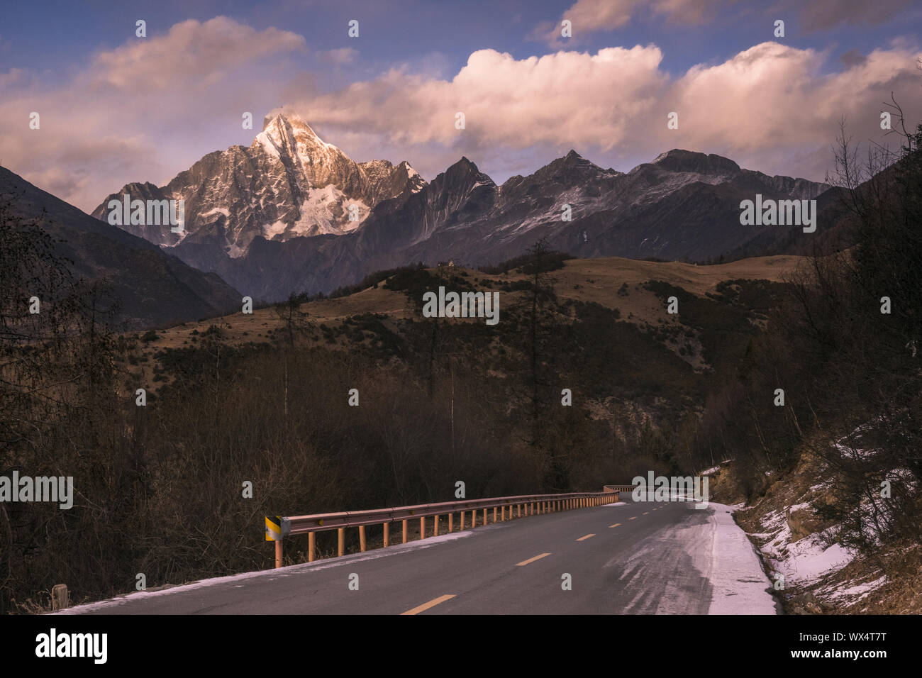 Rolling road hi-res stock photography and images - Alamy