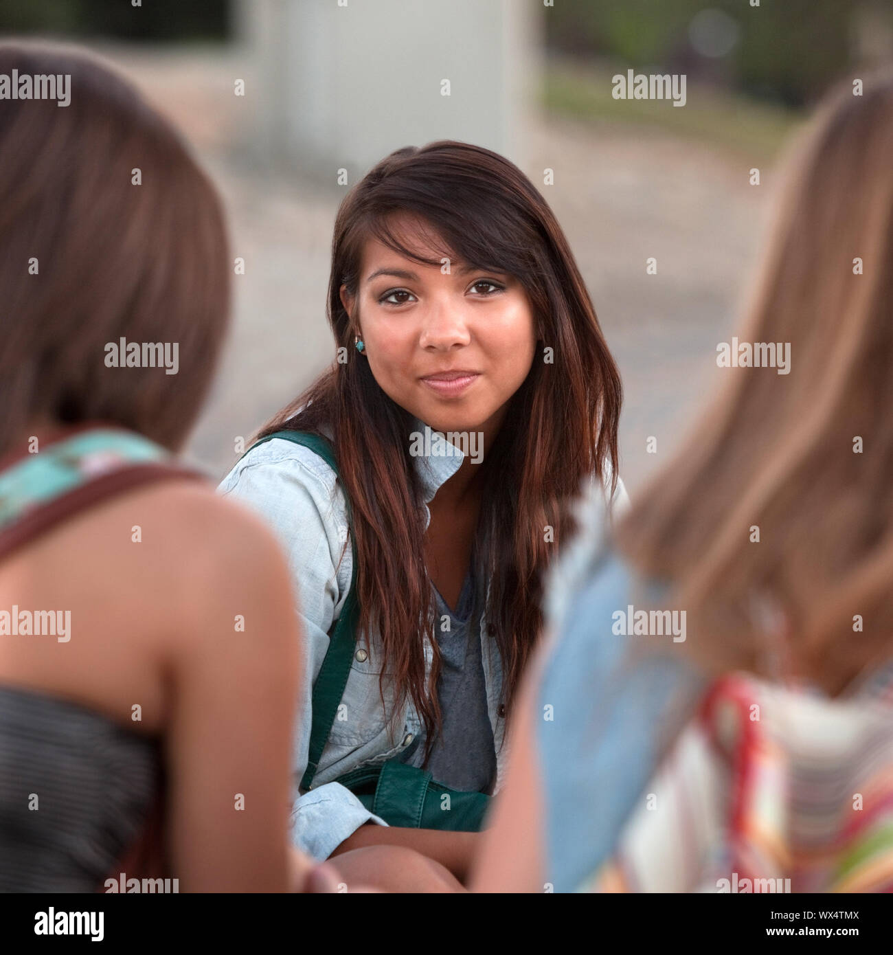 Native american teenager hi-res stock photography and images - Alamy