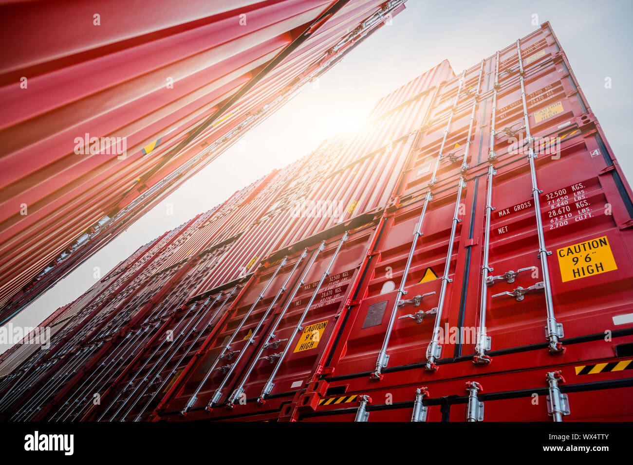 Lorry containers hi-res stock photography and images - Alamy