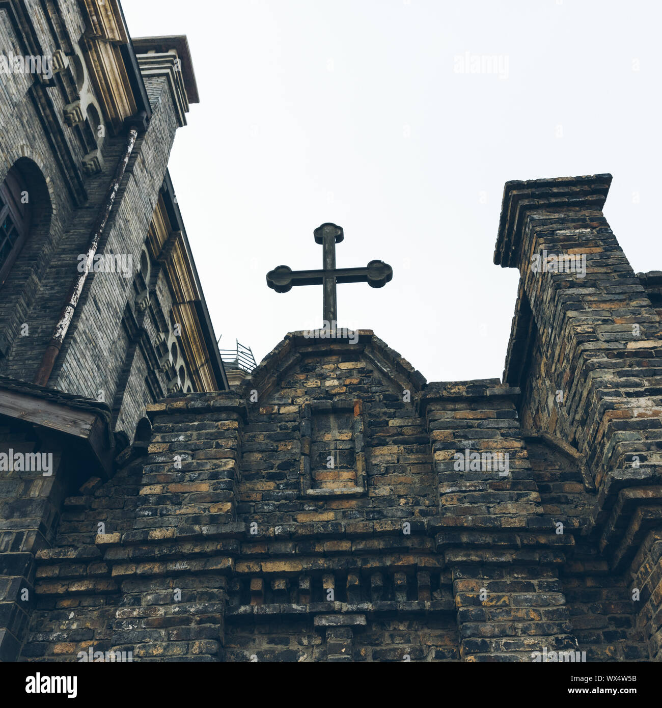 Destroyed church building hi-res stock photography and images - Alamy