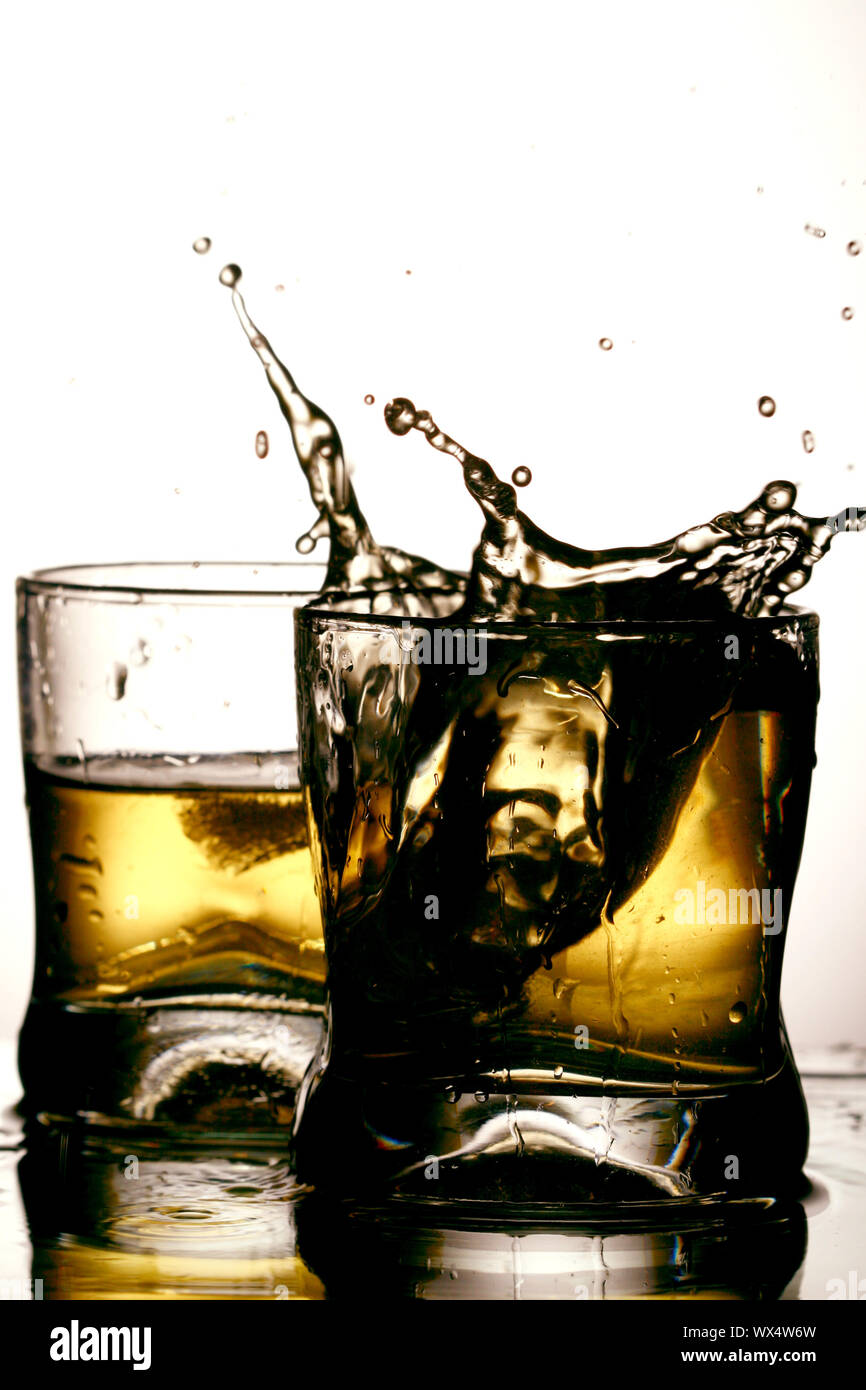 whiskey splash close up in dark Stock Photo - Alamy