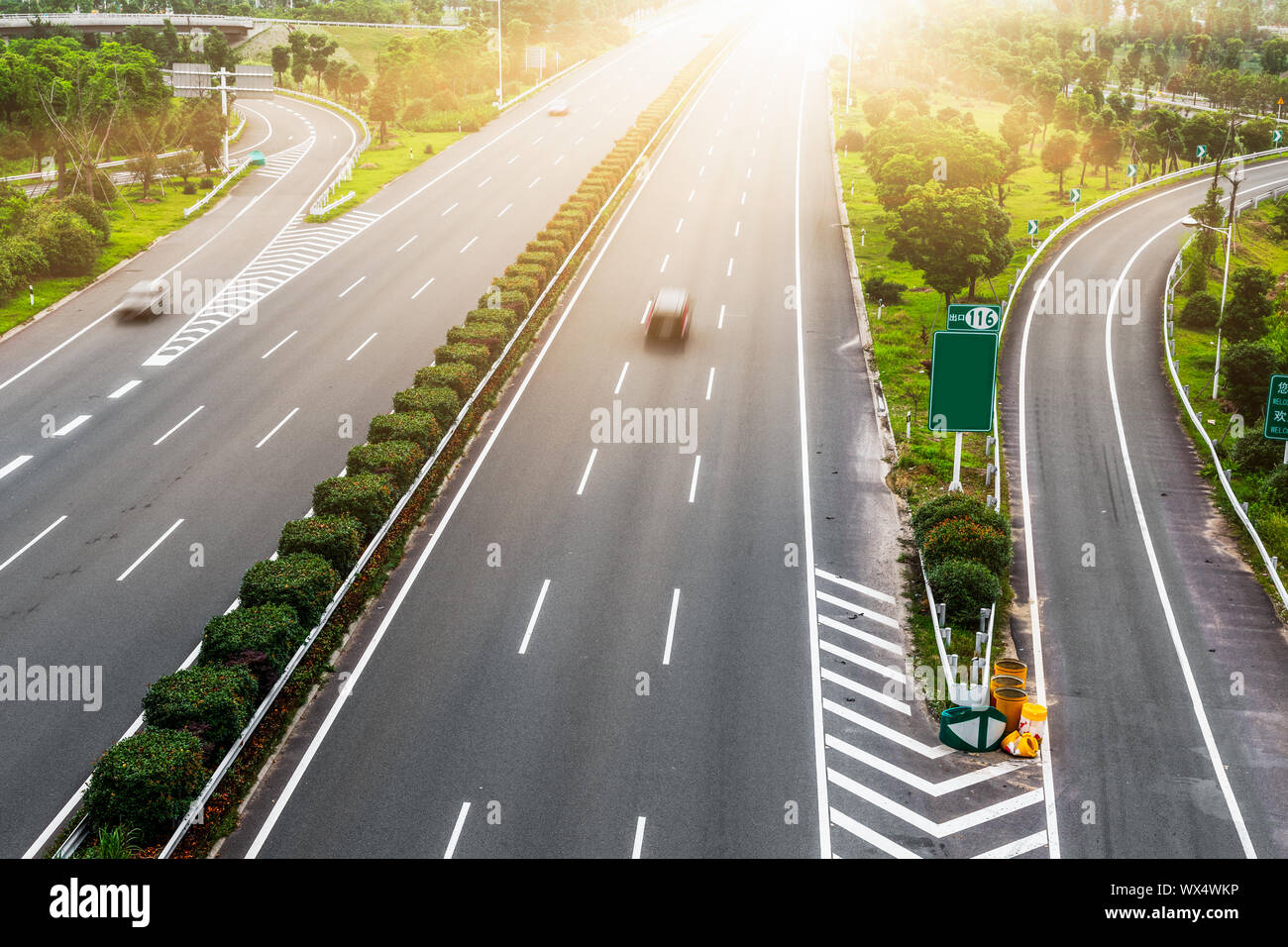 Car on empty motorway hi-res stock photography and images - Alamy