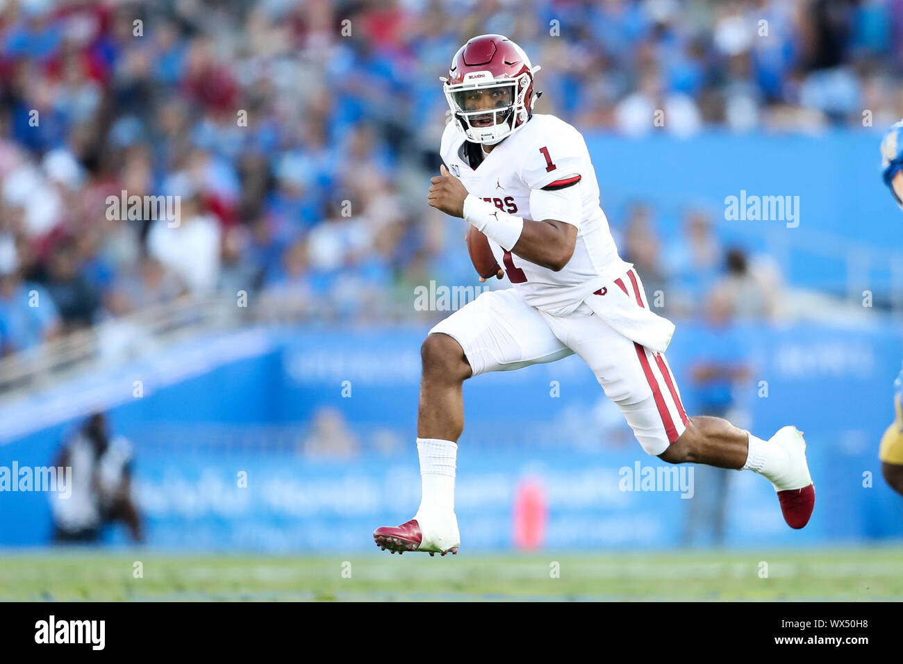 Pasadena, California, USA. 14th Sep, 2019. Oklahoma Sooners quarterback ...