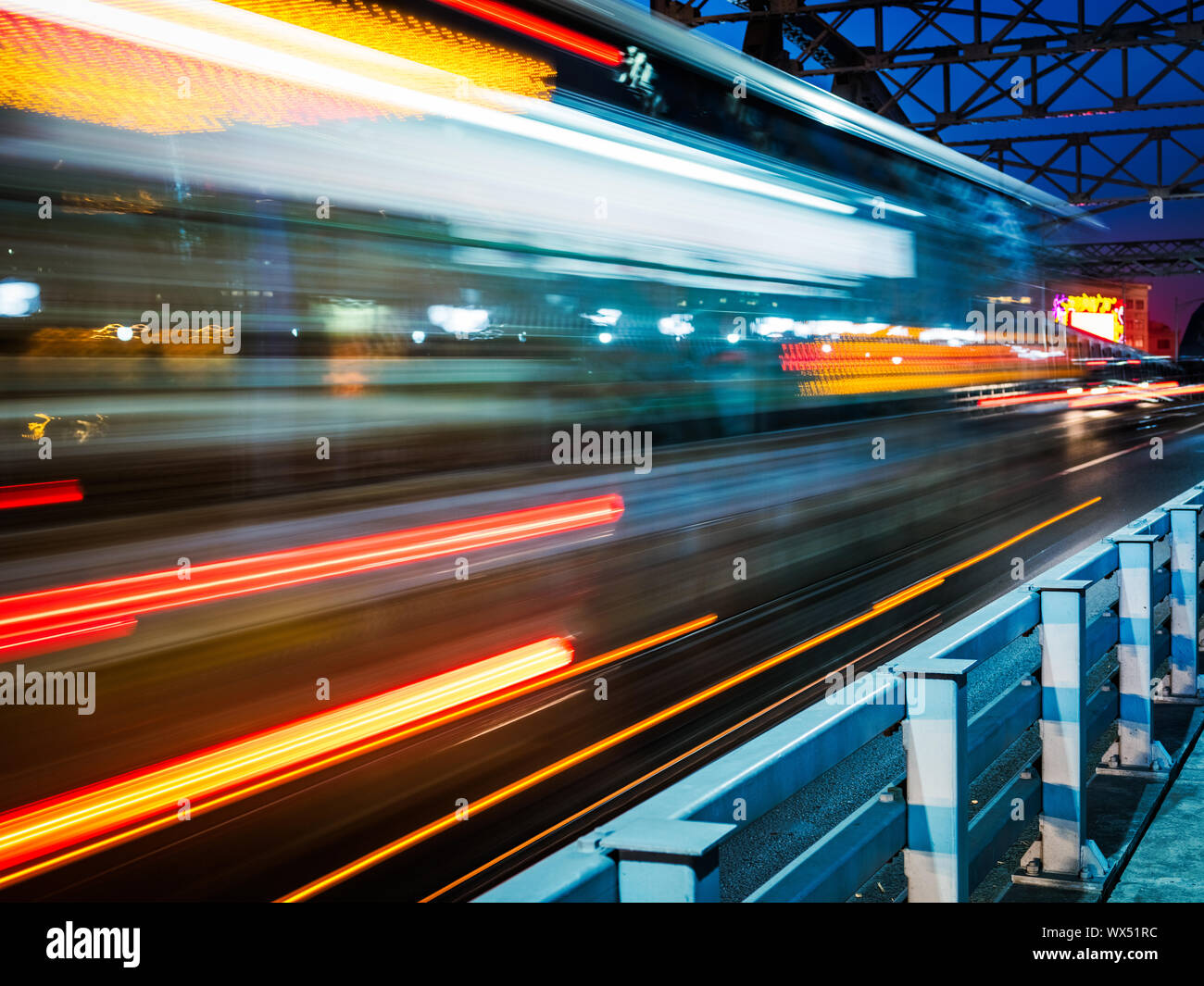 Curve street light hi-res stock photography and images - Alamy