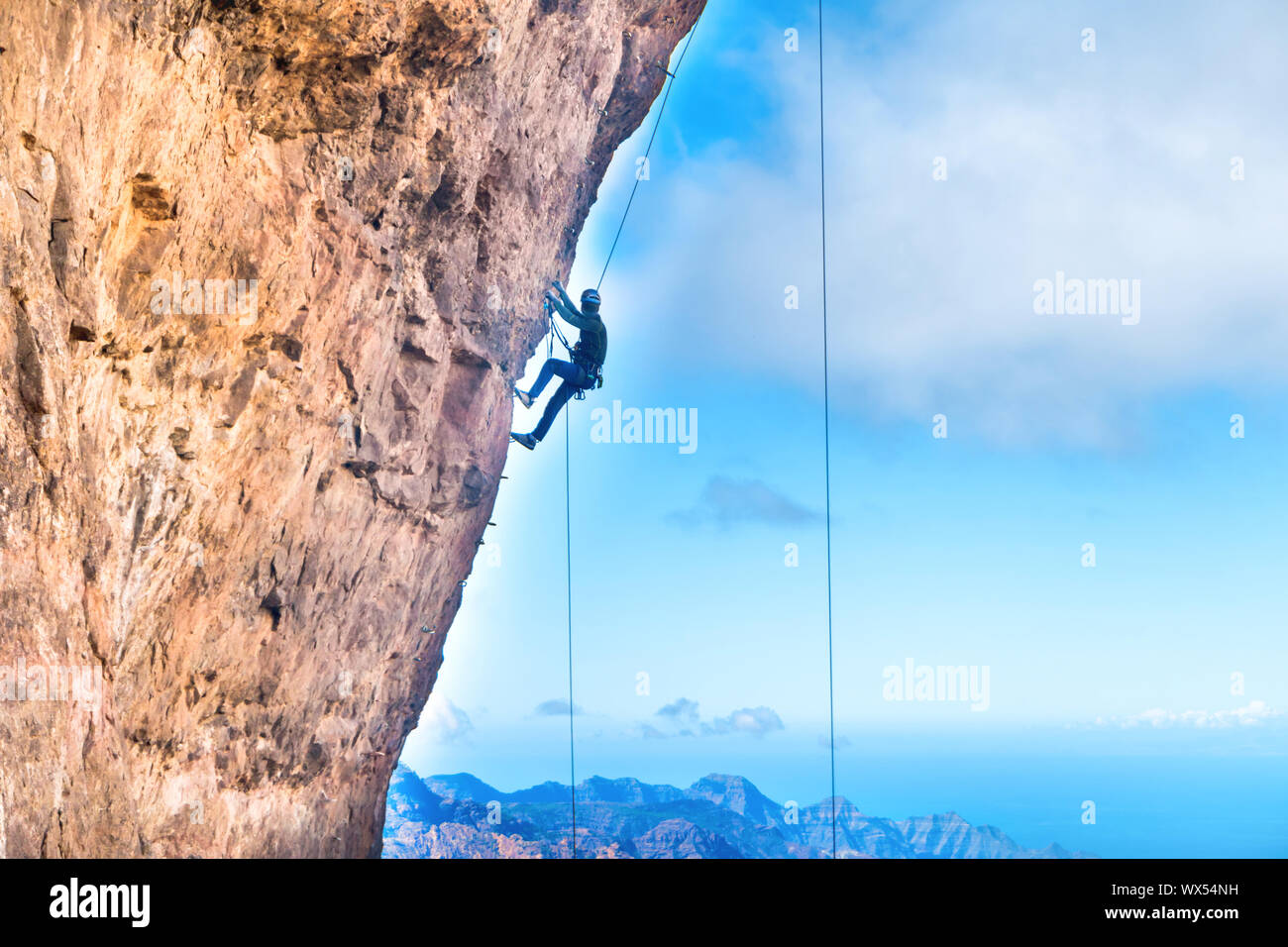 Overhanging sky hi-res stock photography and images - Alamy
