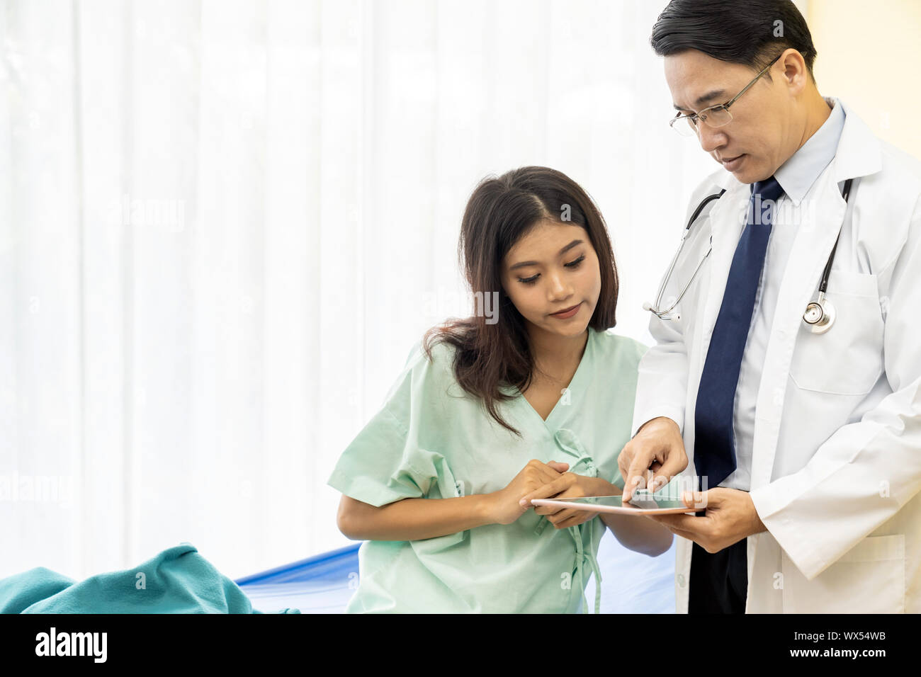 Doctor explaining treatment Stock Photo - Alamy