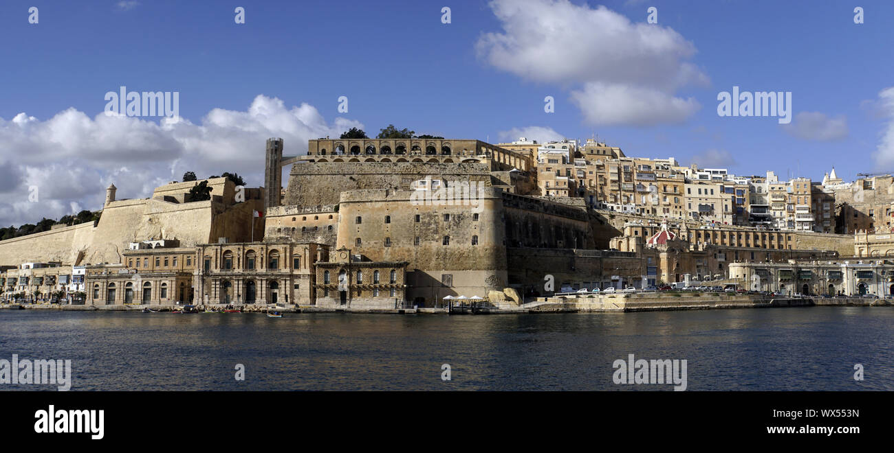 Cruise side view hi-res stock photography and images - Alamy