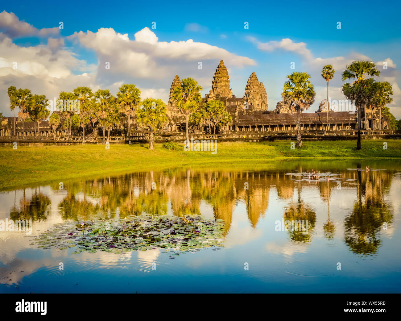 Angkor wat temple at sunset hi-res stock photography and images - Alamy