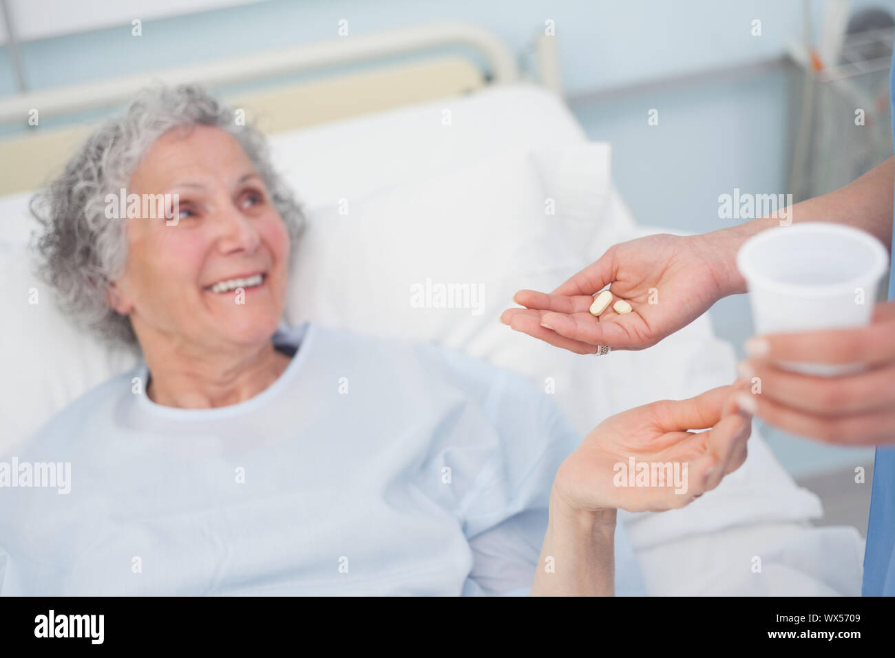 Patient receiving drugs in hospital ward Stock Photo - Alamy