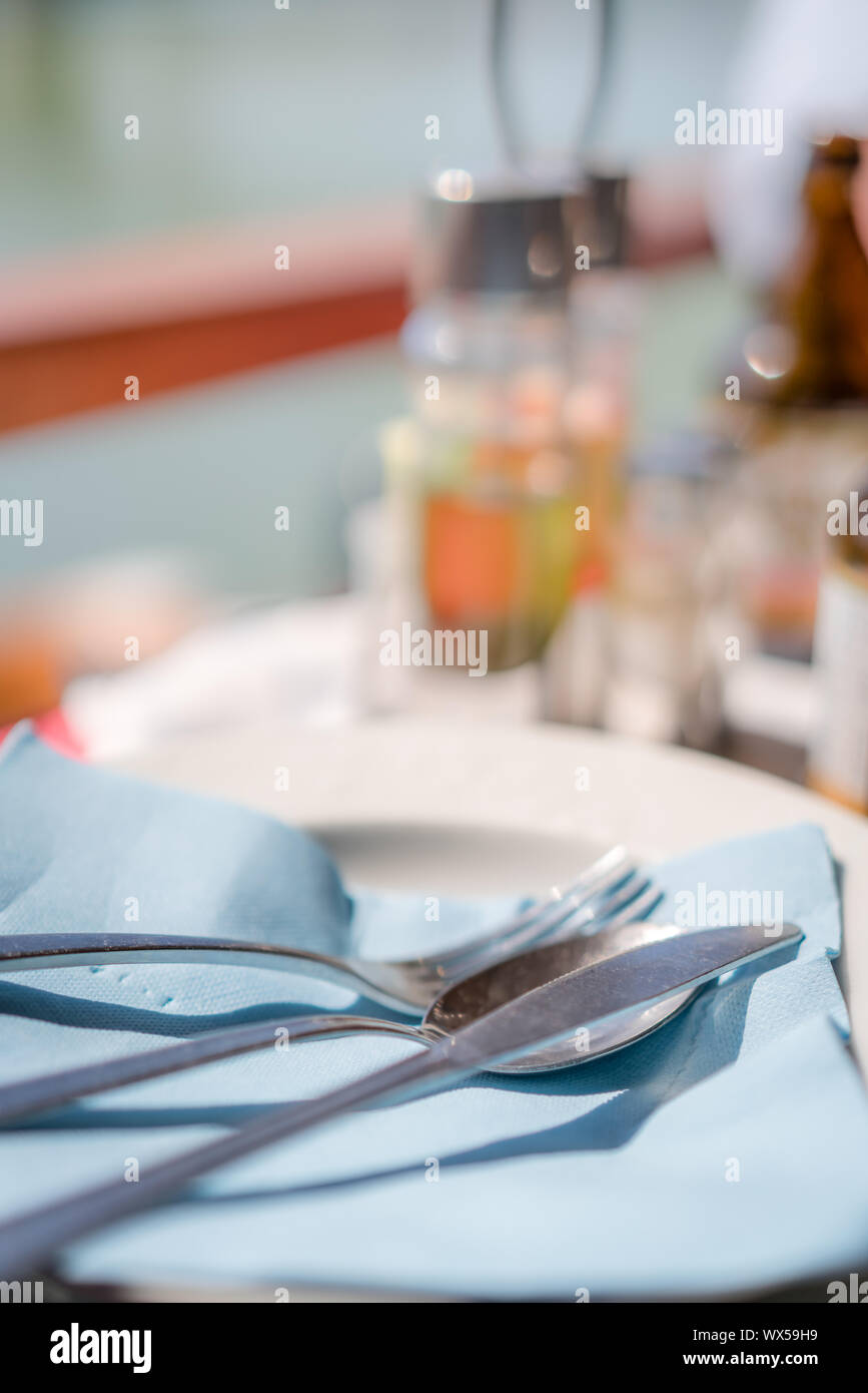 Cutlery on a plate in a restaurant Stock Photo - Alamy
