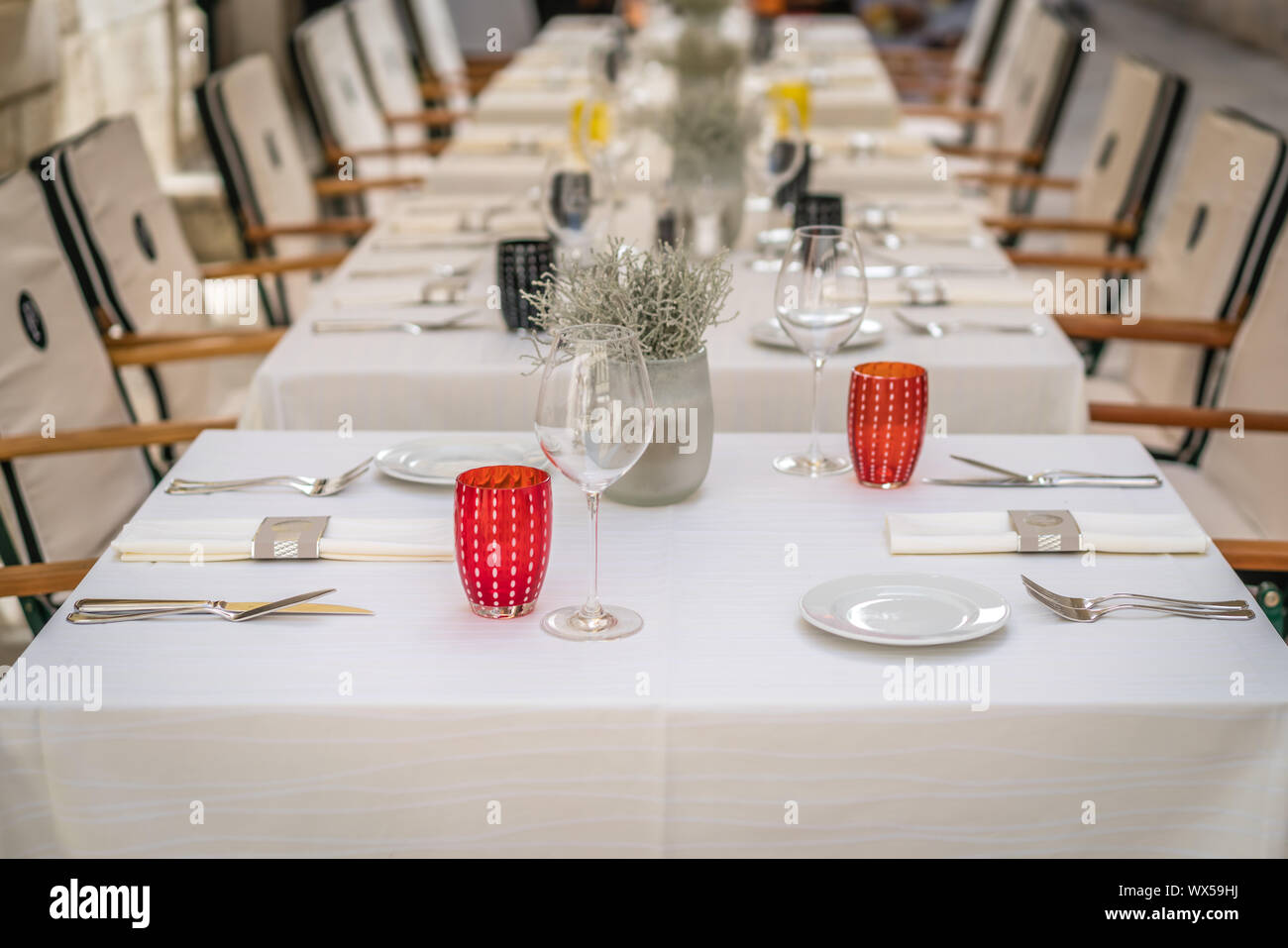 Restaurant table setup prior to service Stock Photo - Alamy