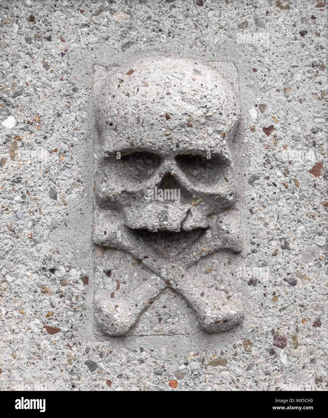 Skull with crossbones Stock Photo - Alamy
