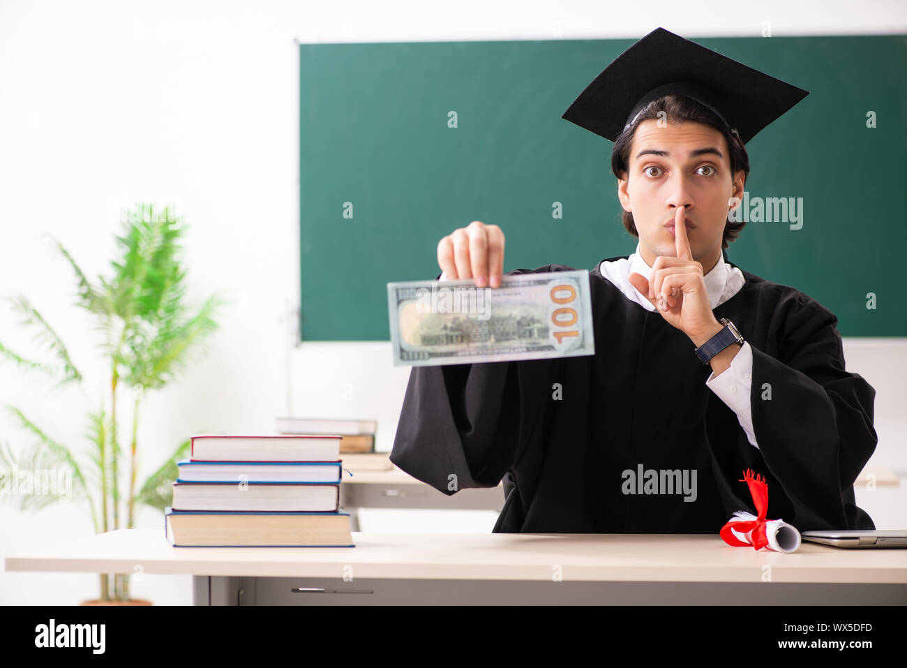 Mba graduate money hi-res stock photography and images - Alamy