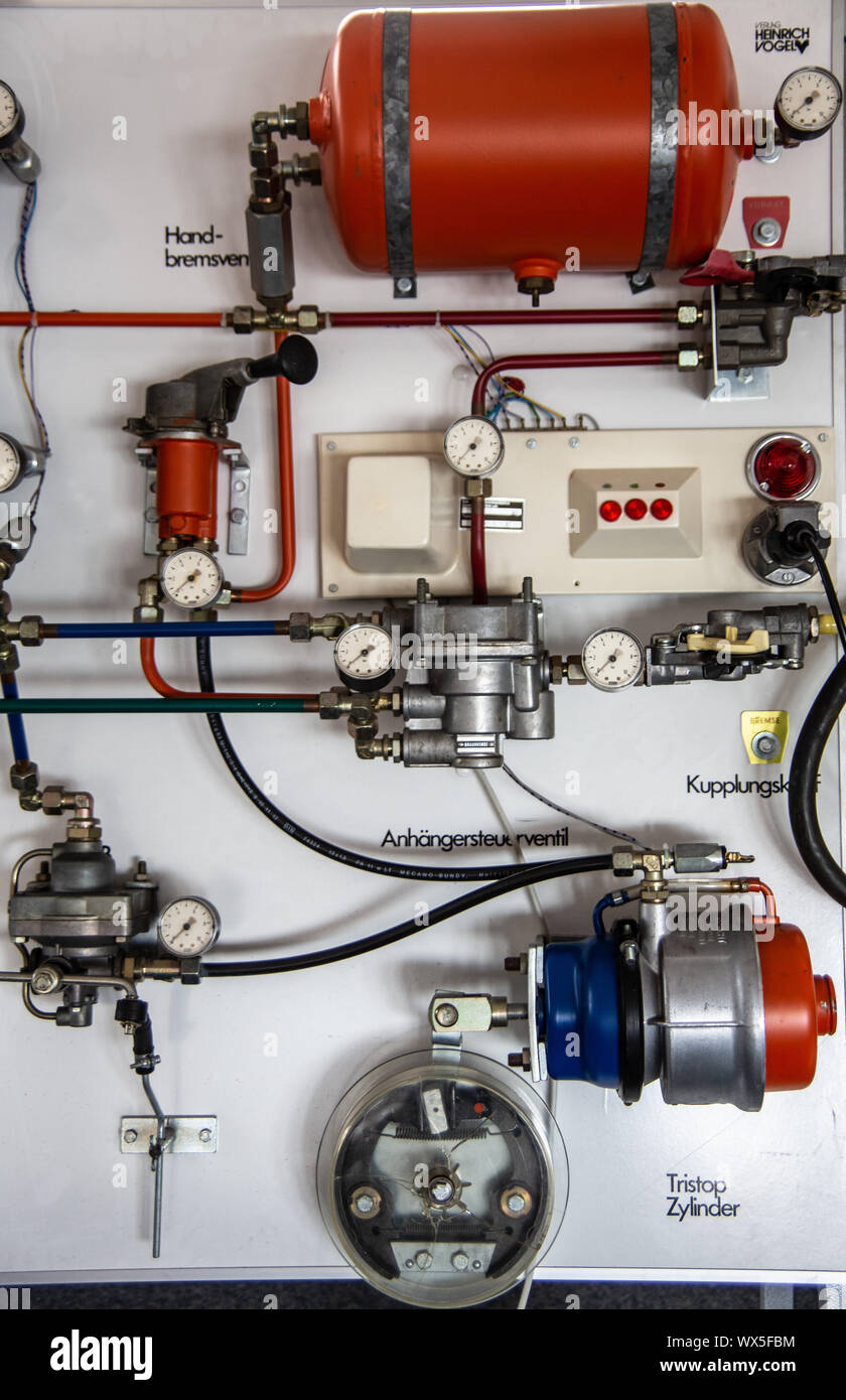 Compressed air canisters hi-res stock photography and images - Alamy