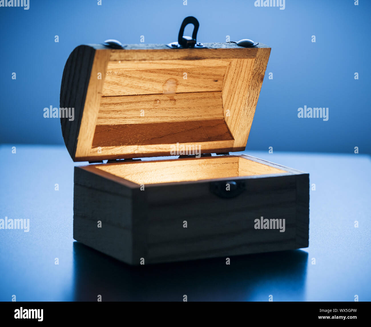 Hiding treasure hi-res stock photography and images - Alamy