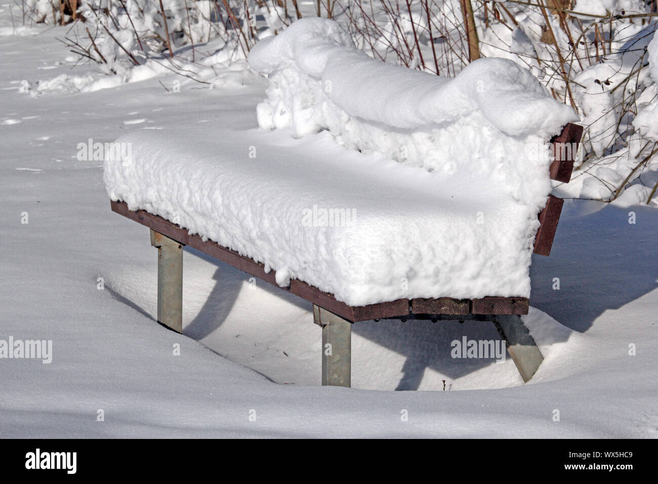 Bench bench hi-res stock photography and images - Alamy
