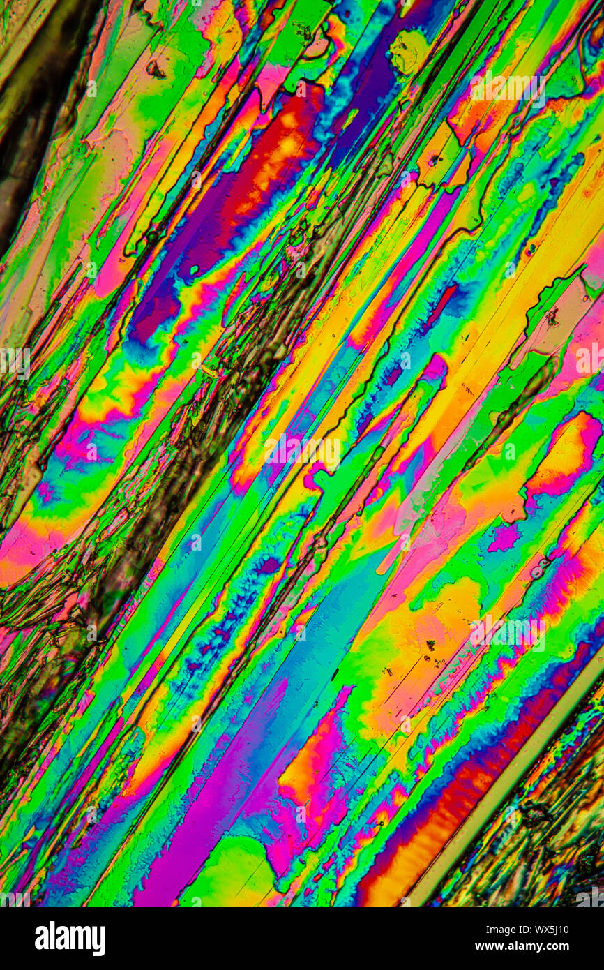 Urea crystals in polarized light under the microscope Stock Photo - Alamy