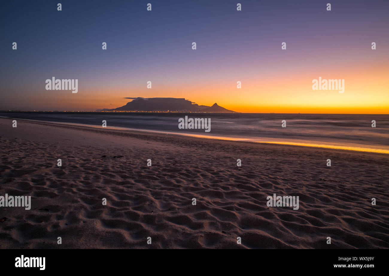 Night view of Table Mountain and Cape Town, South Africa Stock Photo ...