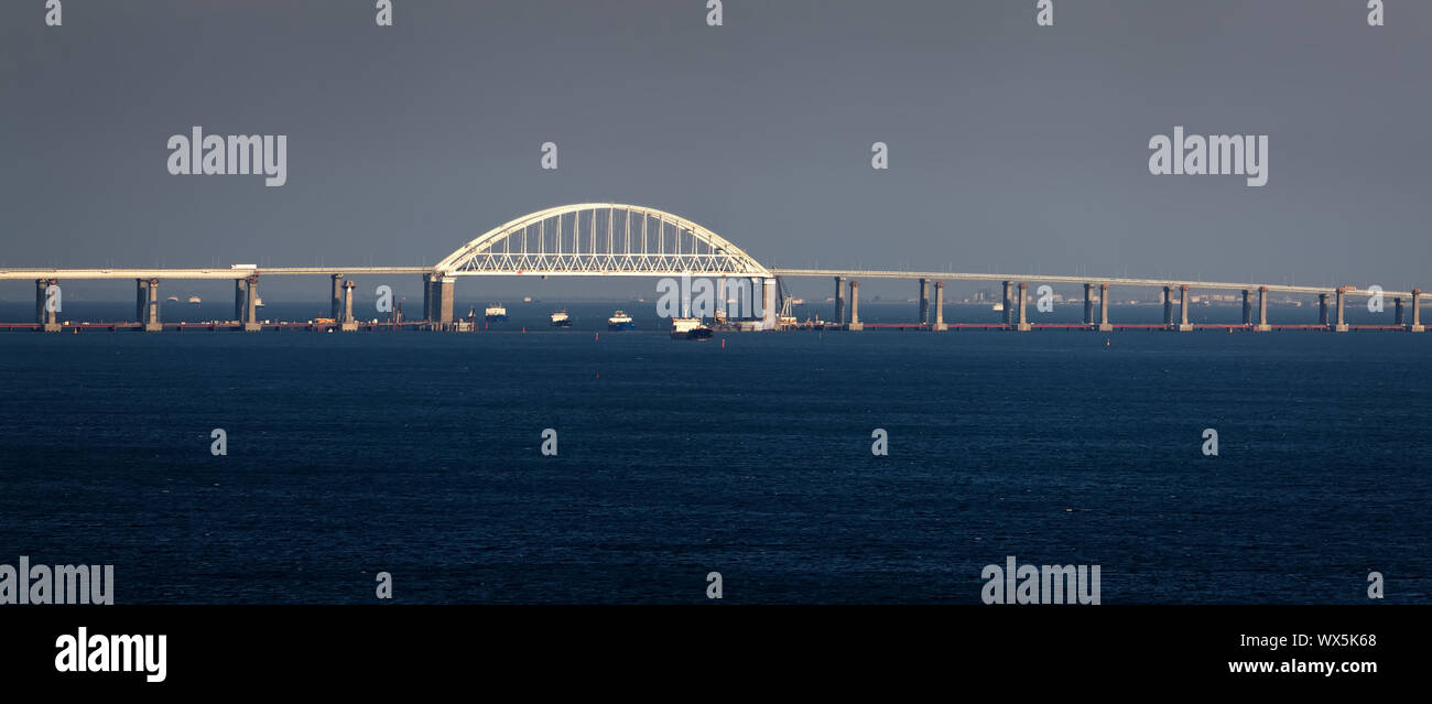 Crimean bridge road across Kerch Strait Stock Photo - Alamy