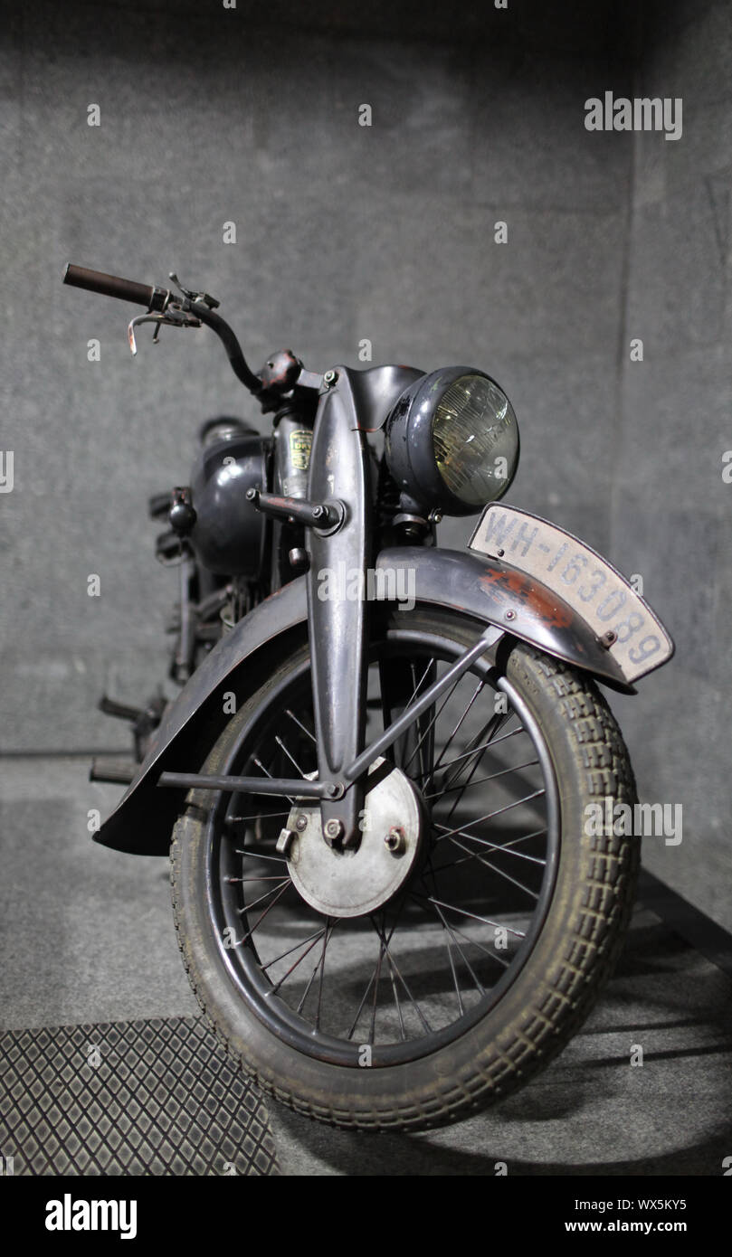 Vintage army motorcycle hi-res stock photography and images - Alamy