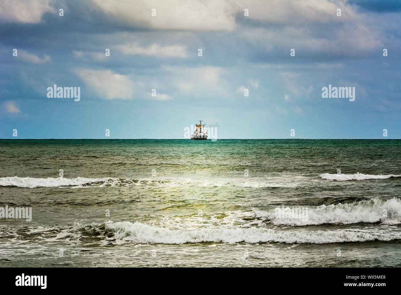 Ship breaking waves hi-res stock photography and images - Alamy