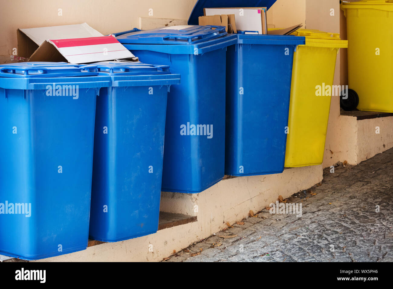 Yellow trash bin hi-res stock photography and images - Alamy