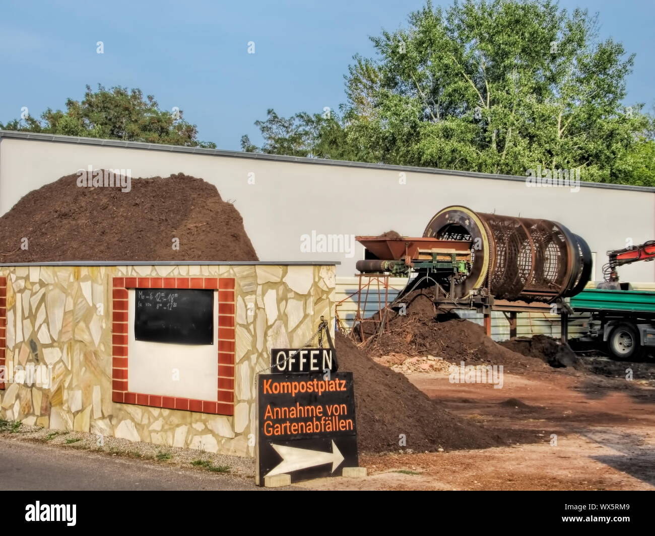 Compost pit hi-res stock photography and images - Alamy