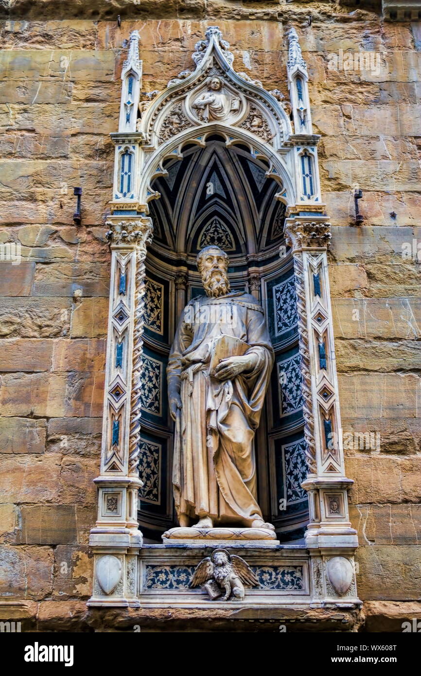 Statue of saint mark hi-res stock photography and images - Alamy