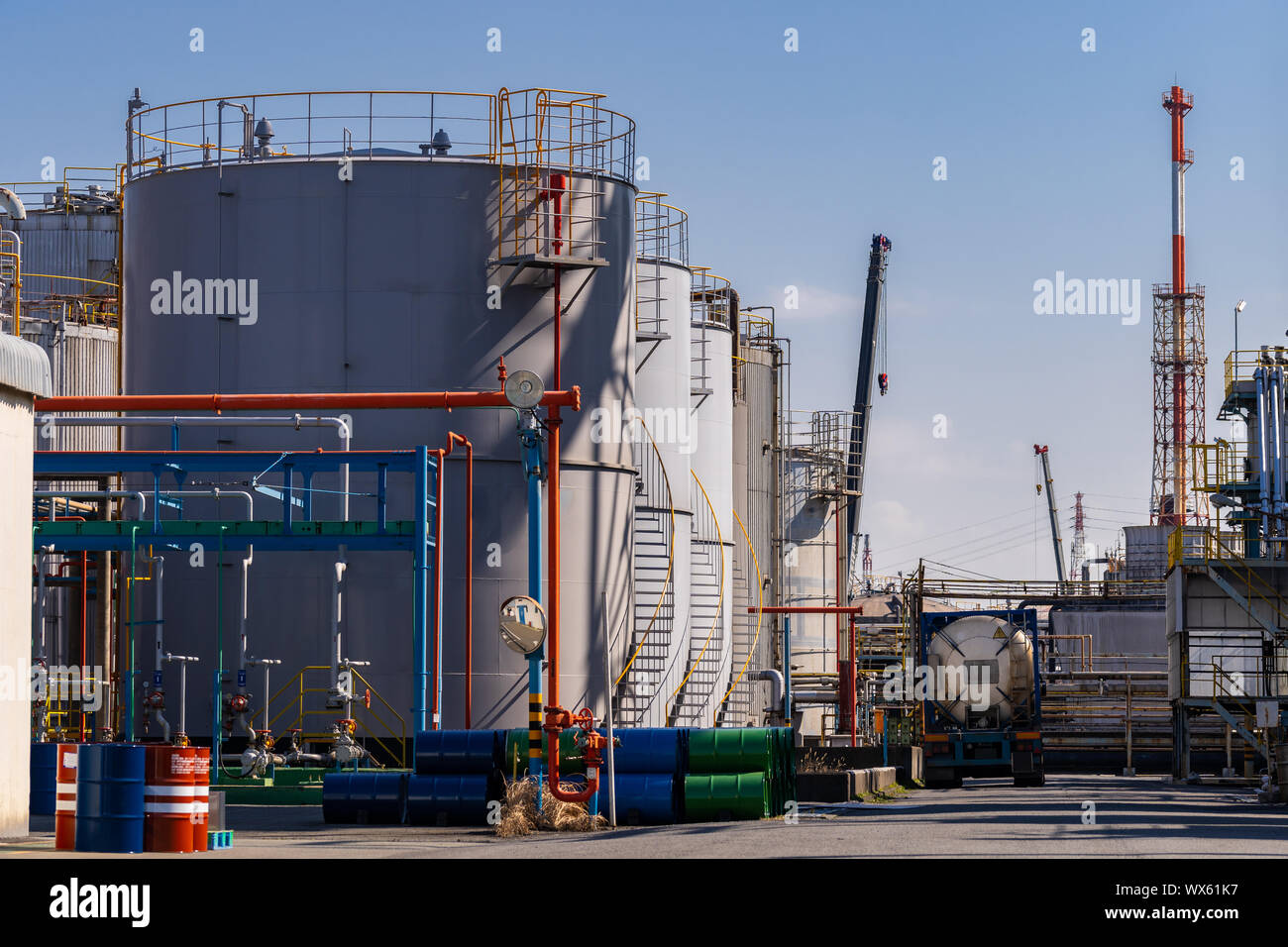 pipeline Chemical oil factory plant Stock Photo - Alamy
