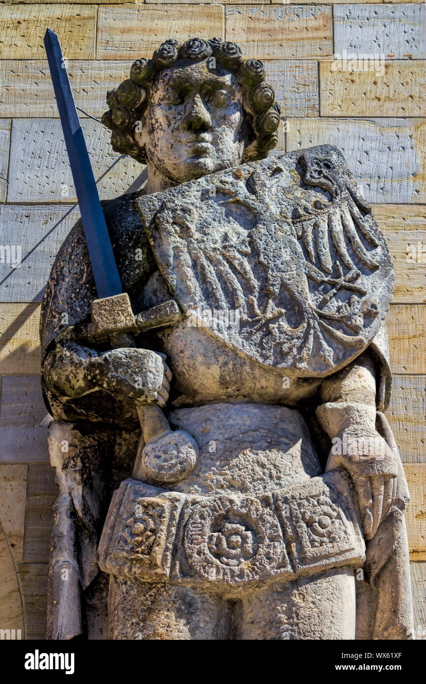Oldest statue hi-res stock photography and images - Alamy