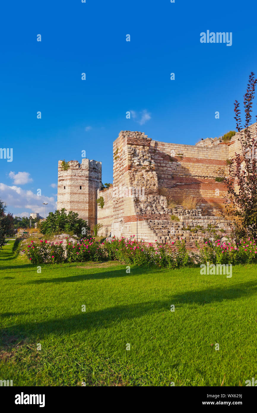 Fortress building hi-res stock photography and images - Alamy