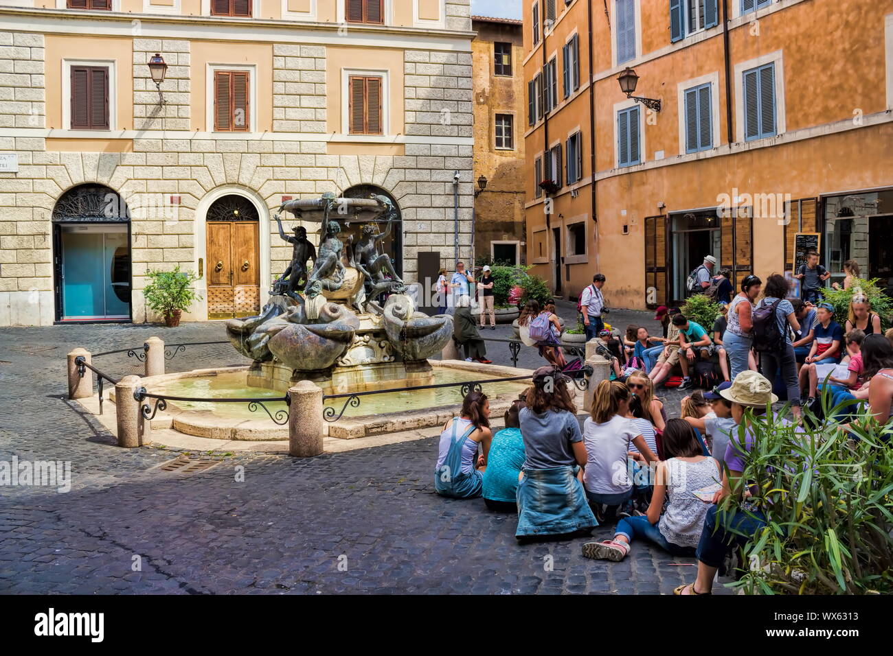 Fontana delle tartarughe fountain hi-res stock photography and images ...
