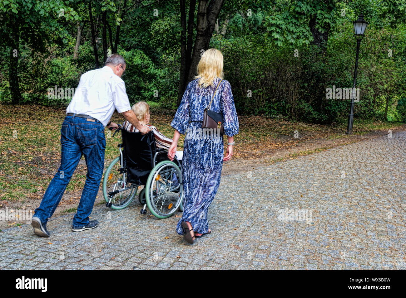 Family horizontal hi-res stock photography and images - Alamy