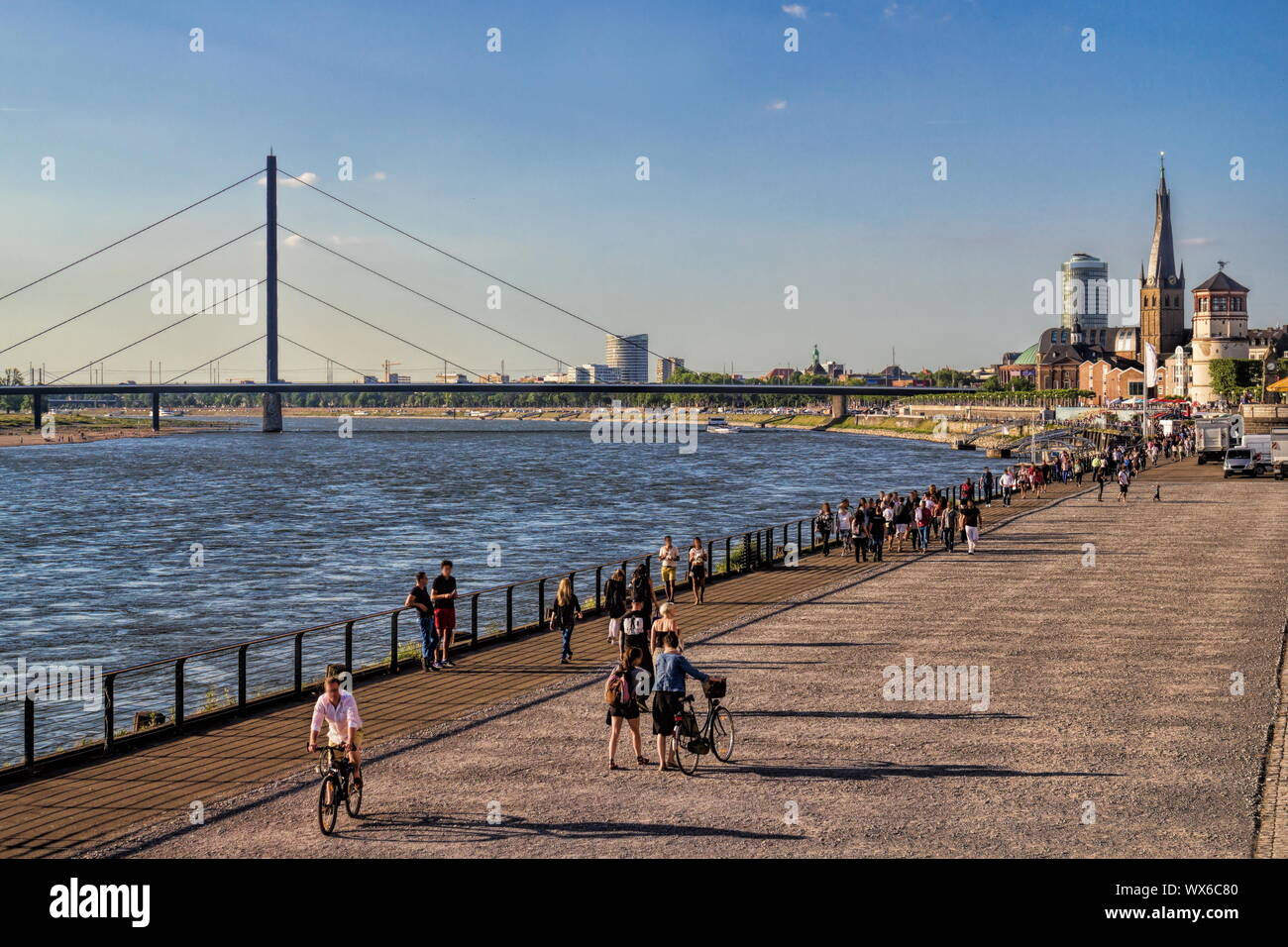 Rhine promenade dusseldorf hi-res stock photography and images - Alamy