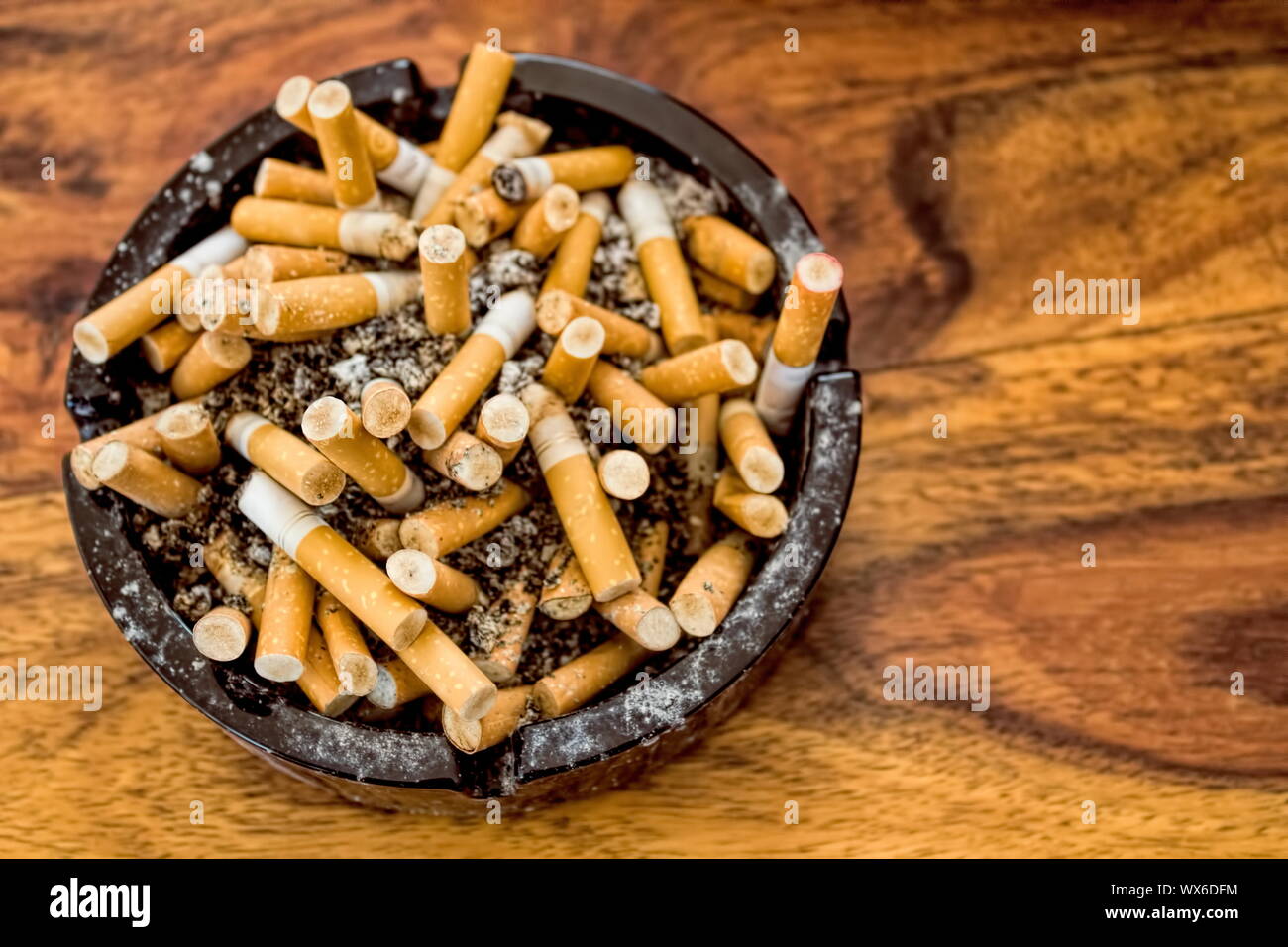 Cigarette addiction hi-res stock photography and images - Alamy