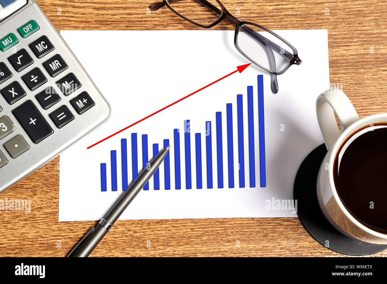 Note growth chart on table businessman Stock Photo - Alamy