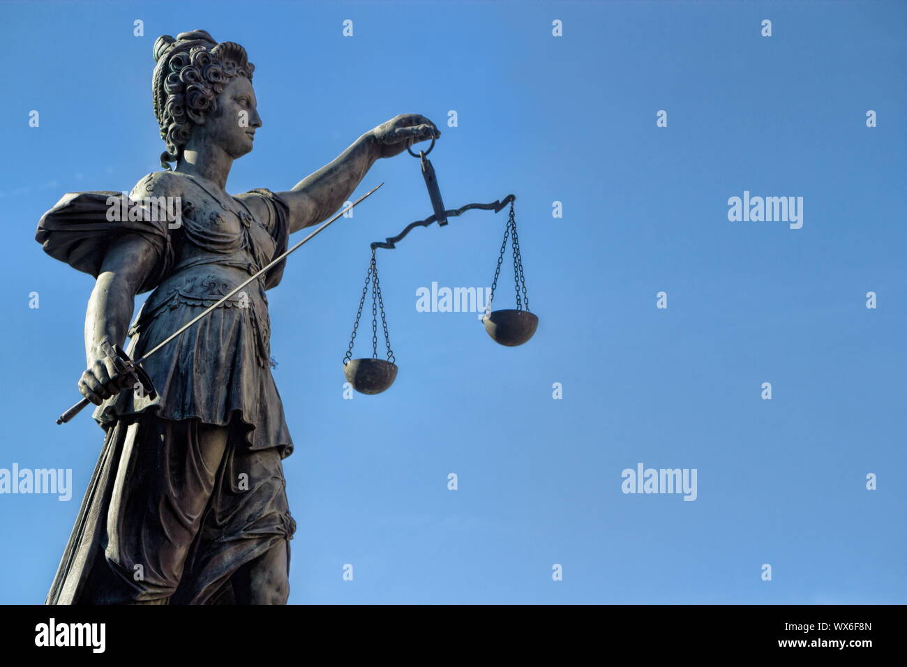 Justice symbol hi-res stock photography and images - Alamy