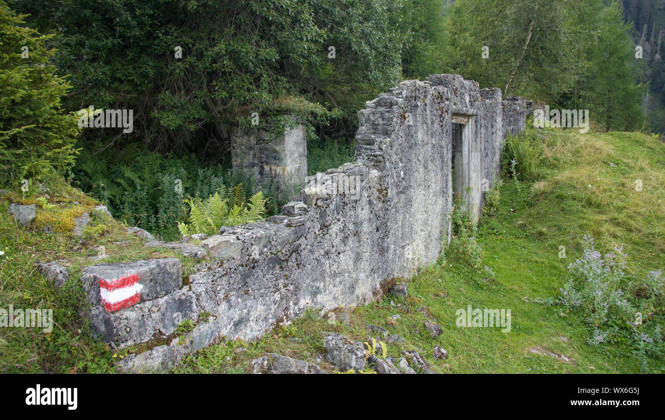 Broken house hi-res stock photography and images - Alamy