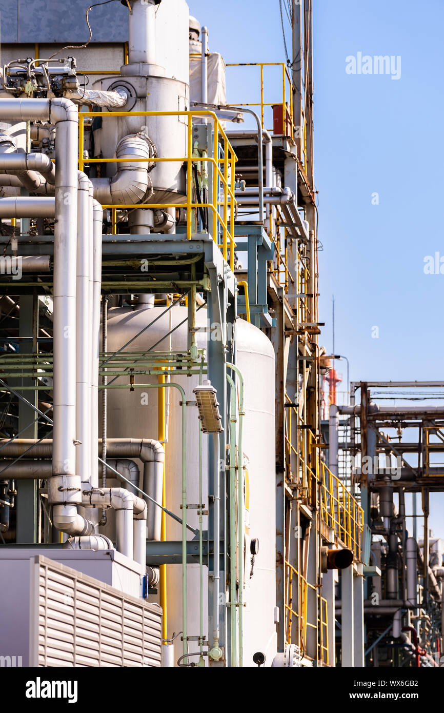pipeline Chemical oil factory plant Stock Photo - Alamy