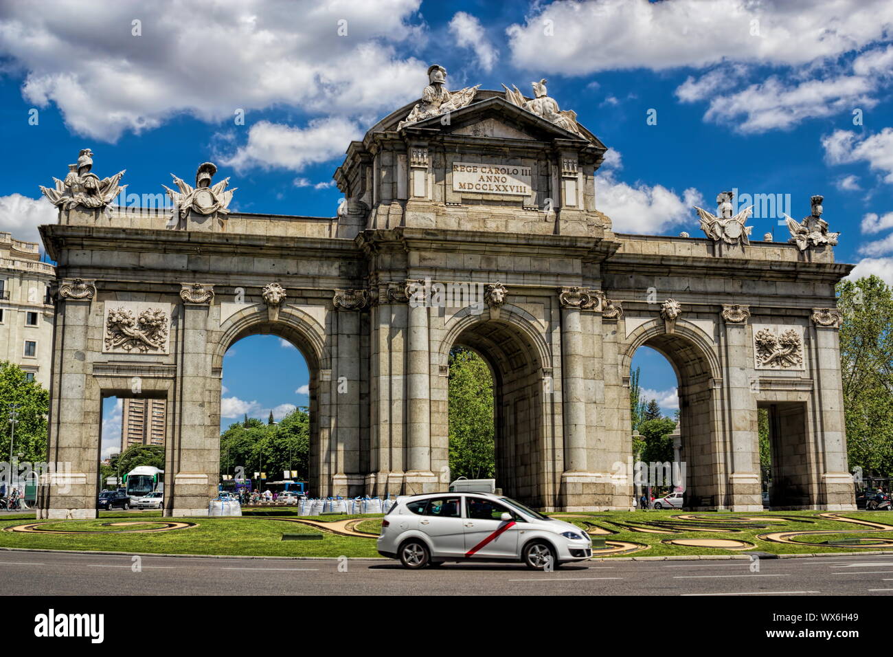 Madrid, Puerta de Alcala Stock Photo - Alamy