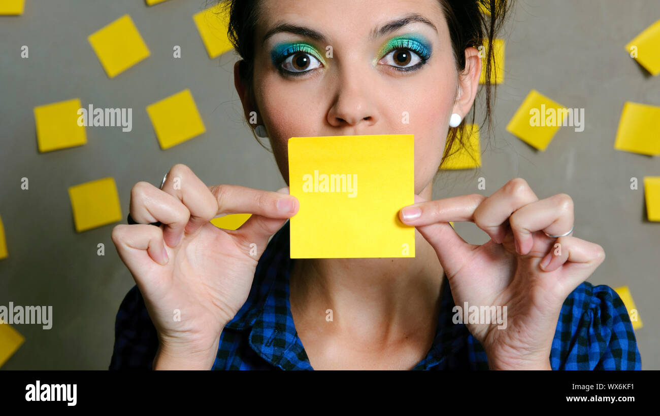 Pretty fashion model with hundreds of post it notes Stock Photo - Alamy
